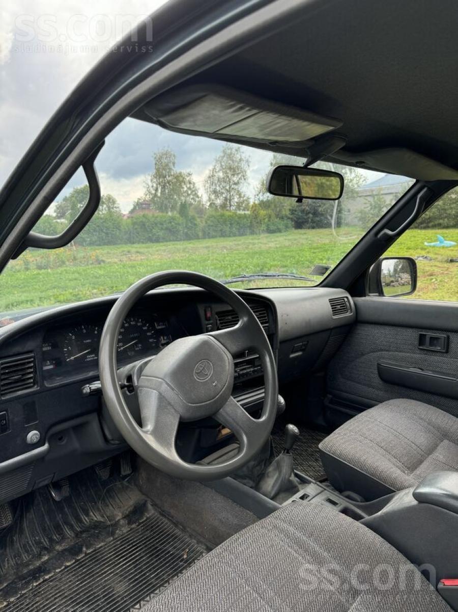 Zaļš Toyota 4Runner 1993 Saldus, ar dzinēja tilpumu 2.40 L un nobraukumu 370 tūkst. km par 3600 €, foto 4 vietnē AUTOMOTO.COM.LV