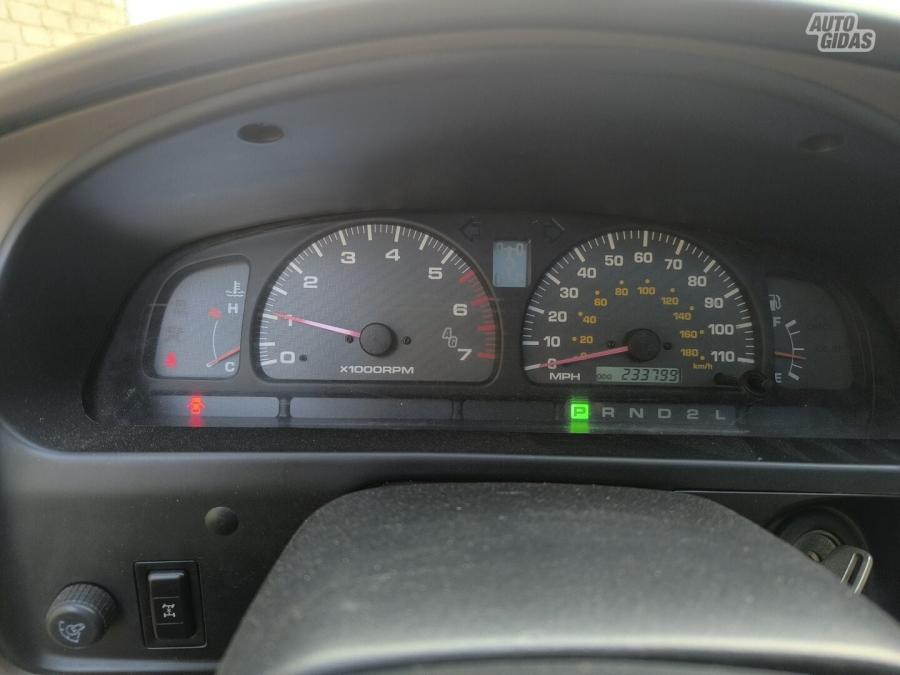 Pelēks Toyota 4Runner 2002 Klaipėda, ar dzinēja tilpumu 3.40 L un nobraukumu 374 tūkst. km par 6500 €, foto 11 vietnē AUTOMOTO.COM.LV