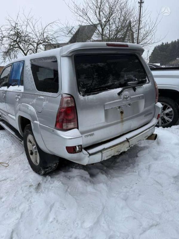 Grey Toyota 4Runner 2004 in Klaipeda, with an engine capacity of 4.70 L and mileage of 260 thousand km for 6900 €, photo 3 on AUTOMOTO.COM.LV
