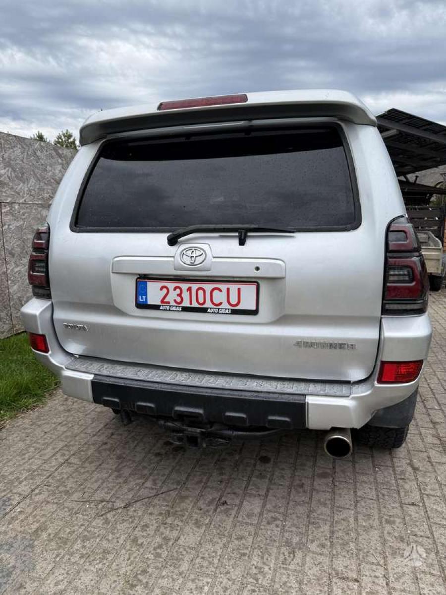 Grey Toyota 4Runner 2004 in Klaipeda, with an engine capacity of 4.70 L and mileage of 420 thousand km for 13000 €, photo 3 on AUTOMOTO.COM.LV