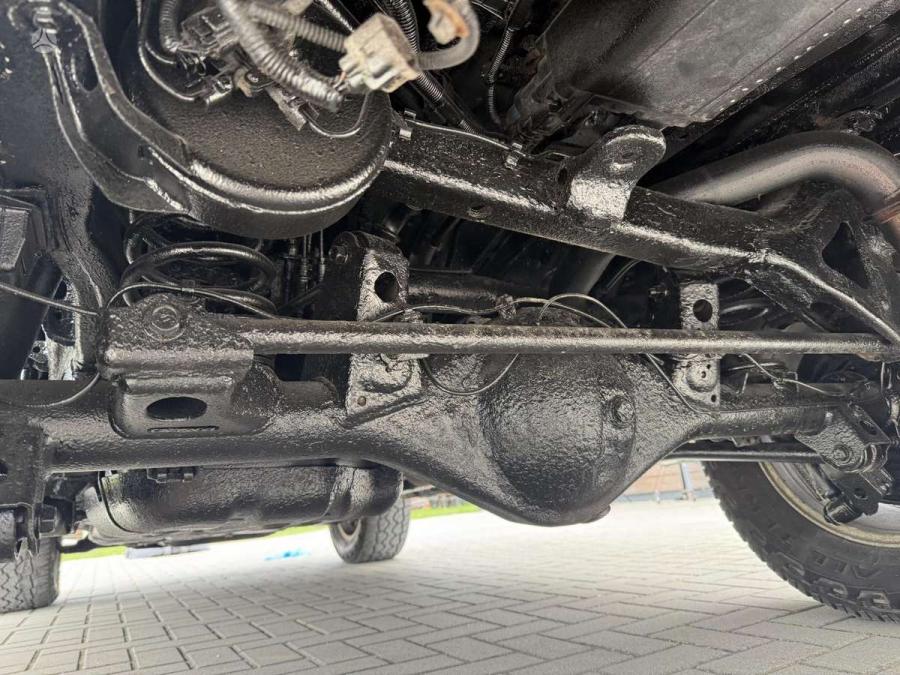 Grey Toyota 4Runner 2004 in Klaipeda, with an engine capacity of 4.70 L and mileage of 420 thousand km for 13000 €, photo 6 on AUTOMOTO.COM.LV