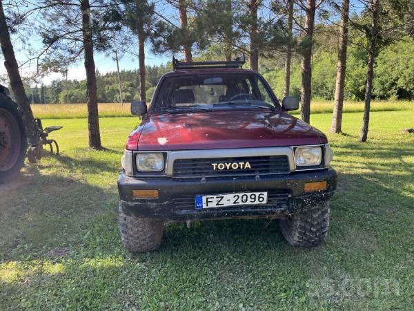 Red Toyota 4Runner 1991 in Cesis, with an engine capacity of 2.40 L and mileage of 364 thousand km for 4700 €, photo 1 on AUTOMOTO.COM.LV