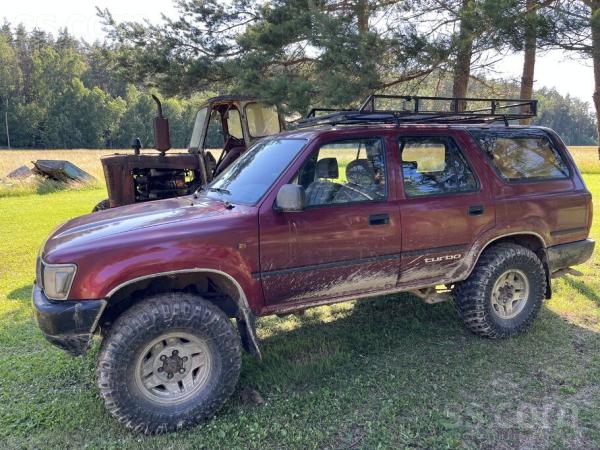 Red Toyota 4Runner 1991 in Cesis, with an engine capacity of 2.40 L and mileage of 364 thousand km for 4700 €, photo 2 on AUTOMOTO.COM.LV