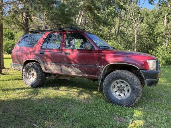Red Toyota 4Runner 1991 in Cesis, with an engine capacity of 2.40 L and mileage of 364 thousand km for 4700 €, photo 3 on AUTOMOTO.COM.LV