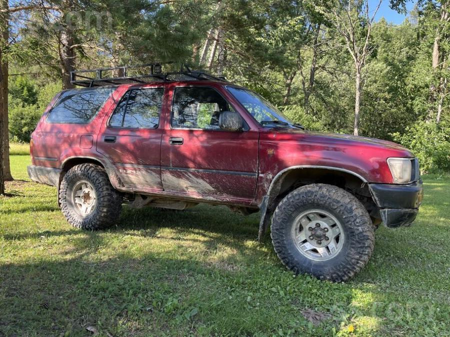 Sarkans Toyota 4Runner 1991 Cēsis, ar dzinēja tilpumu 2.40 L un nobraukumu 364 tūkst. km par 4700 €, foto 4 vietnē AUTOMOTO.COM.LV