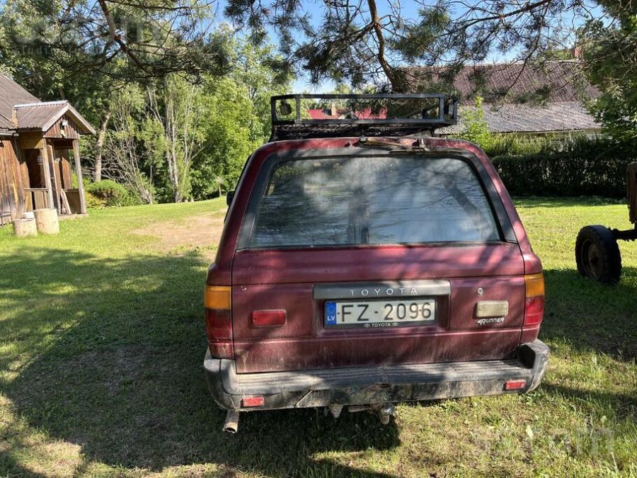 Sarkans Toyota 4Runner 1991 Cēsis, ar dzinēja tilpumu 2.40 L un nobraukumu 364 tūkst. km par 4700 €, foto 5 vietnē AUTOMOTO.COM.LV