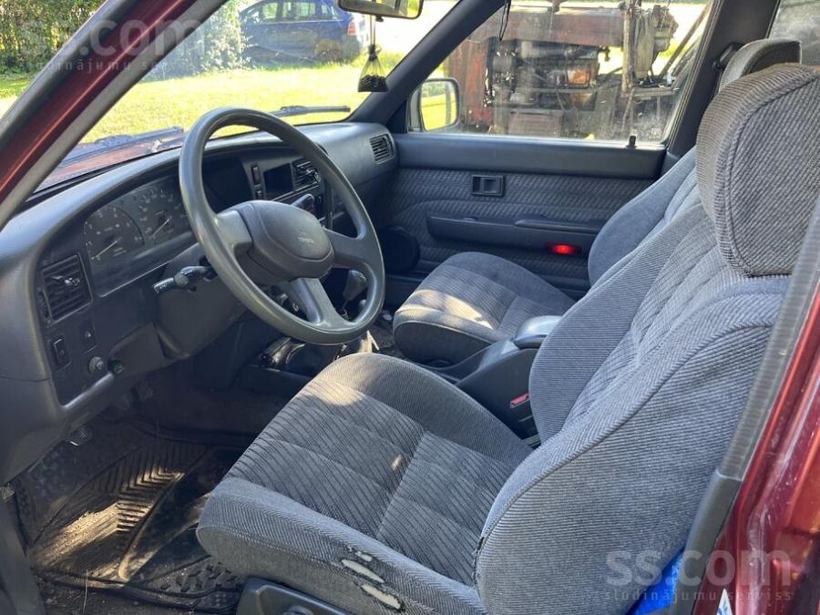Sarkans Toyota 4Runner 1991 Cēsis, ar dzinēja tilpumu 2.40 L un nobraukumu 364 tūkst. km par 4700 €, foto 6 vietnē AUTOMOTO.COM.LV