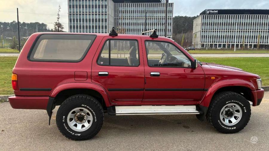 Red Toyota 4Runner 1995 in Vilnius, with an engine capacity of 2.98 L and mileage of 262 thousand km for 7500 €, photo 2 on AUTOMOTO.COM.LV