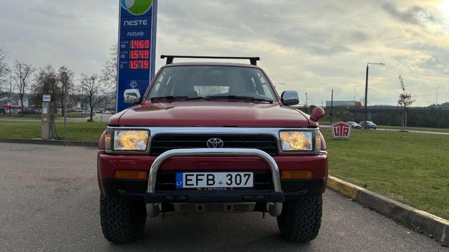 Red Toyota 4Runner 1995 in Vilnius, with an engine capacity of 2.98 L and mileage of 262 thousand km for 7500 €, photo 3 on AUTOMOTO.COM.LV