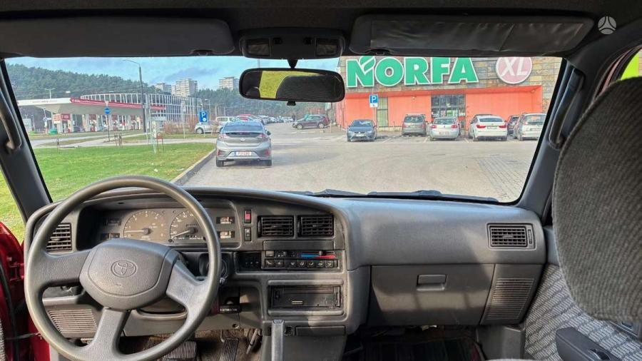 Red Toyota 4Runner 1995 in Vilnius, with an engine capacity of 2.98 L and mileage of 262 thousand km for 7500 €, photo 8 on AUTOMOTO.COM.LV