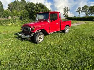Sarkans Toyota 4Runner 1982 Tallina, ar dzinēja tilpumu 3.40 L un nobraukumu 190 tūkst. km par 14999 €, foto 4 vietnē AUTOMOTO.COM.LV