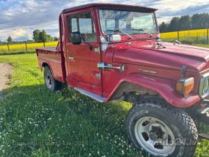 Sarkans Toyota 4Runner 1982 Tallina, ar dzinēja tilpumu 3.40 L un nobraukumu 190 tūkst. km par 14999 €, foto 5 vietnē AUTOMOTO.COM.LV