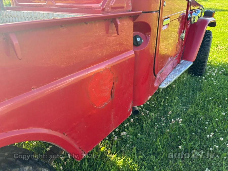Sarkans Toyota 4Runner 1982 Tallina, ar dzinēja tilpumu 3.40 L un nobraukumu 190 tūkst. km par 14999 €, foto 7 vietnē AUTOMOTO.COM.LV