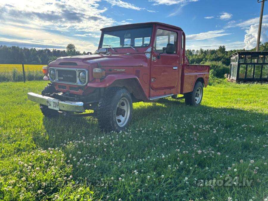 Sarkans Toyota 4Runner 1982 Tallina, ar dzinēja tilpumu 3.40 L un nobraukumu 190 tūkst. km par 14999 €, foto 10 vietnē AUTOMOTO.COM.LV