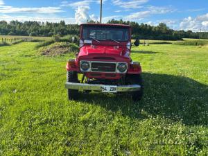 Sarkans Toyota 4Runner 1982 Tallina, ar dzinēja tilpumu 3.40 L un nobraukumu 190 tūkst. km par 14999 €, foto 13 vietnē AUTOMOTO.COM.LV
