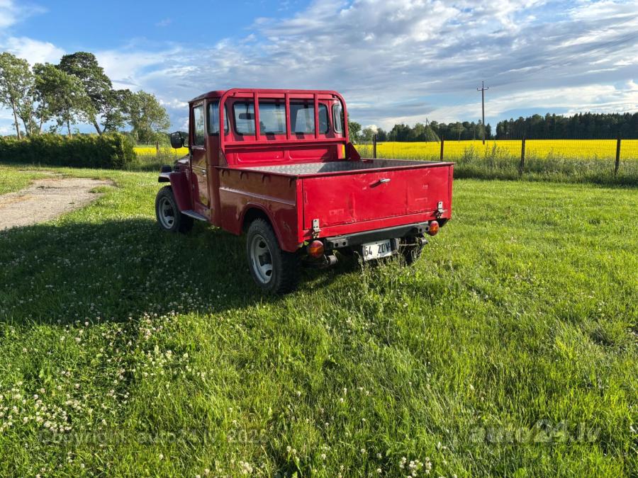 Sarkans Toyota 4Runner 1982 Tallina, ar dzinēja tilpumu 3.40 L un nobraukumu 190 tūkst. km par 14999 €, foto 14 vietnē AUTOMOTO.COM.LV