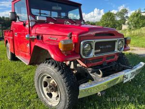 Sarkans Toyota 4Runner 1982 Tallina, ar dzinēja tilpumu 3.40 L un nobraukumu 190 tūkst. km par 14999 €, foto 17 vietnē AUTOMOTO.COM.LV