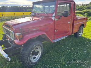 Sarkans Toyota 4Runner 1982 Tallina, ar dzinēja tilpumu 3.40 L un nobraukumu 190 tūkst. km par 14999 €, foto 18 vietnē AUTOMOTO.COM.LV