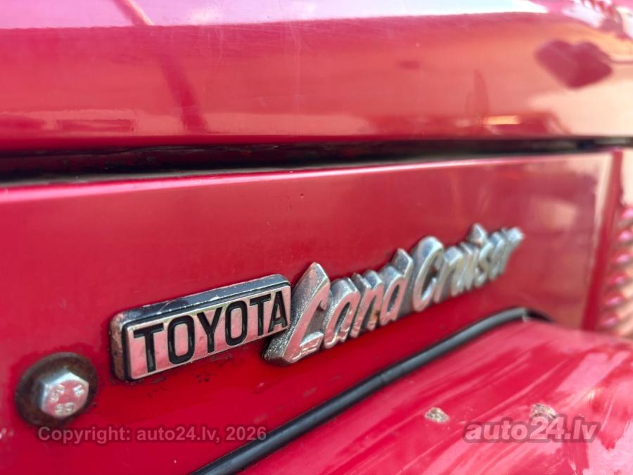 Sarkans Toyota 4Runner 1982 Tallina, ar dzinēja tilpumu 3.40 L un nobraukumu 190 tūkst. km par 14999 €, foto 19 vietnē AUTOMOTO.COM.LV