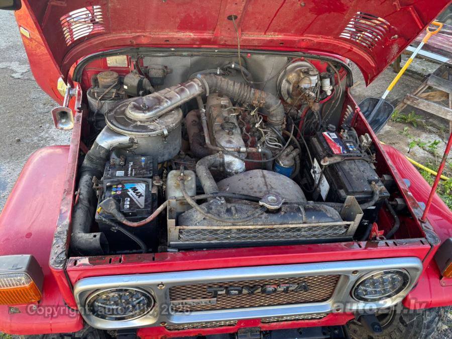 Sarkans Toyota 4Runner 1982 Tallina, ar dzinēja tilpumu 3.40 L un nobraukumu 190 tūkst. km par 14999 €, foto 26 vietnē AUTOMOTO.COM.LV