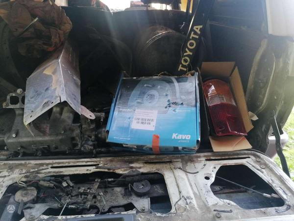 Balts Toyota 4Runner 1989 Marijampole, ar dzinēja tilpumu 2.40 L un nobraukumu 195 tūkst. km par 950 €, foto 3 vietnē AUTOMOTO.COM.LV