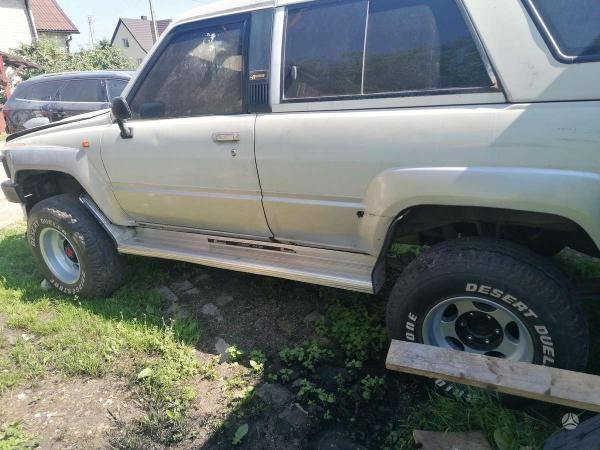 White Toyota 4Runner 1989 in Marijampole, with an engine capacity of 2.40 L and mileage of 195 thousand km for 950 €, photo 1 on AUTOMOTO.COM.LV