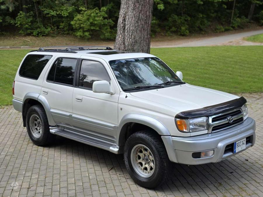 White Toyota 4Runner 2001 in Vilnius, with an engine capacity of 3.40 L and mileage of 288 thousand km for 7700 €, photo 1 on AUTOMOTO.COM.LV