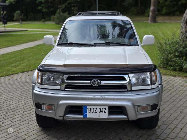 Toyota 4Runner 2001 in Vilnius on AUTOMOTO.COM.LV White Toyota 4Runner 2001 in Vilnius, with an engine capacity of 3.40 L and mileage of 288 thousand km for 7700 β¬, photo 3 on AUTOMOTO.COM.LV