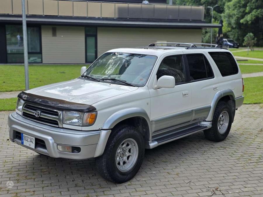 White Toyota 4Runner 2001 in Vilnius, with an engine capacity of 3.40 L and mileage of 288 thousand km for 7700 €, photo 4 on AUTOMOTO.COM.LV