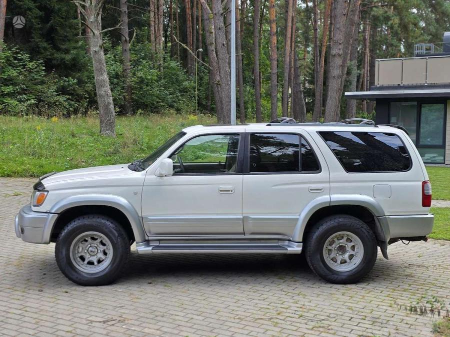 White Toyota 4Runner 2001 in Vilnius, with an engine capacity of 3.40 L and mileage of 288 thousand km for 7700 €, photo 5 on AUTOMOTO.COM.LV
