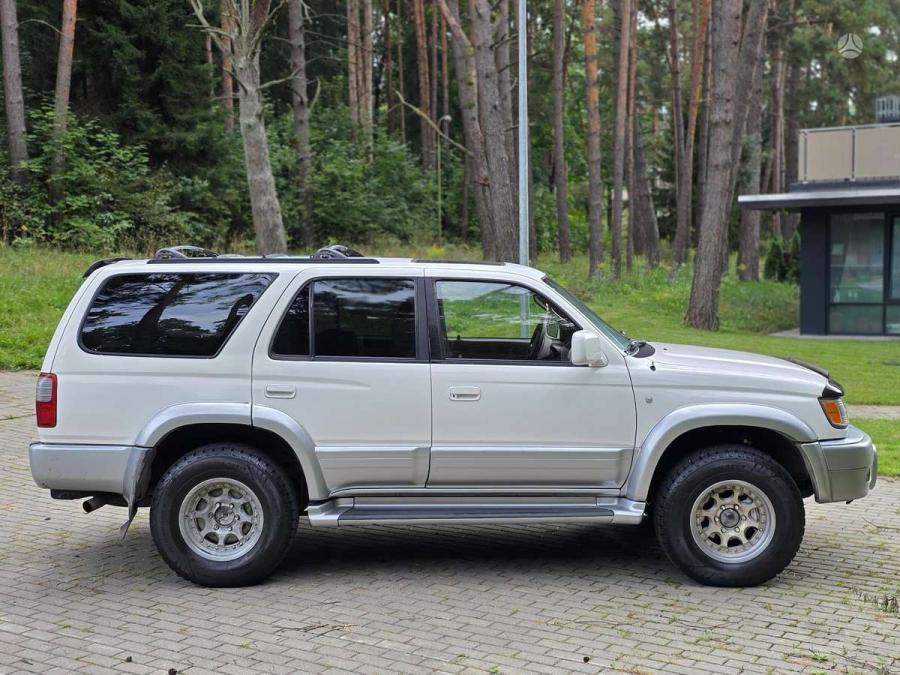 White Toyota 4Runner 2001 in Vilnius, with an engine capacity of 3.40 L and mileage of 288 thousand km for 7700 €, photo 6 on AUTOMOTO.COM.LV