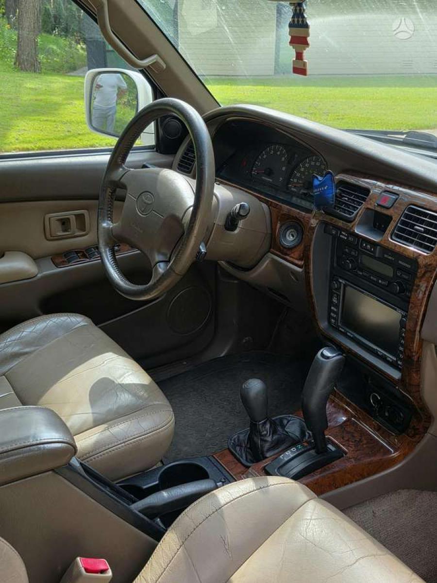 White Toyota 4Runner 2001 in Vilnius, with an engine capacity of 3.40 L and mileage of 288 thousand km for 7700 €, photo 11 on AUTOMOTO.COM.LV