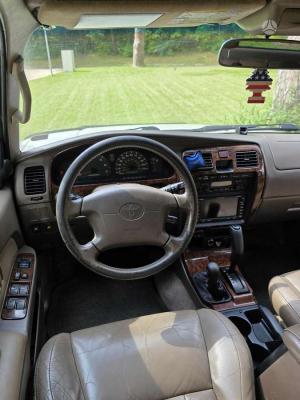 White Toyota 4Runner 2001 in Vilnius, with an engine capacity of 3.40 L and mileage of 288 thousand km for 7700 €, photo 12 on AUTOMOTO.COM.LV