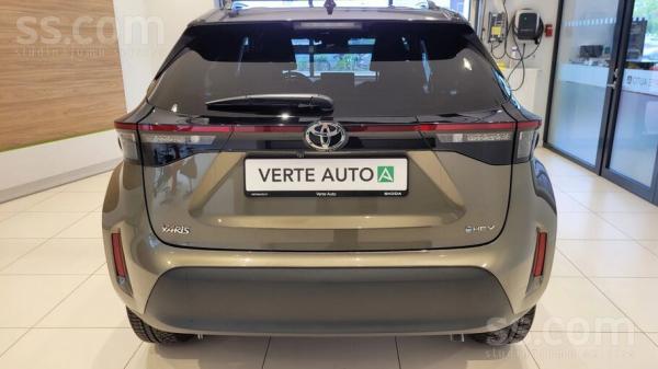 Zaļš Toyota Aqua 2025 Rīga, ar dzinēja tilpumu 1.50 L un nobraukumu 13 tūkst. km par 24490 €, foto 5 vietnē AUTOMOTO.COM.LV