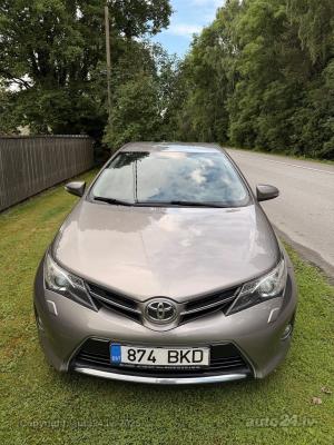 Beige Toyota Auris 2013 in Tallinn, with an engine capacity of 1.60 L and mileage of 118 thousand km for 6900 €, photo  on AUTOMOTO.COM.LV