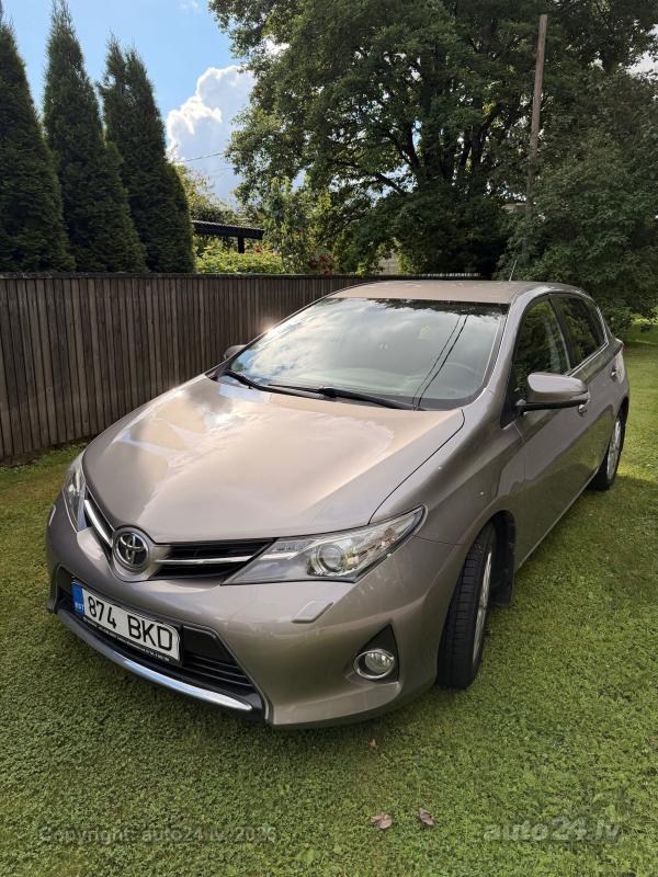 Smilšu krāsa Toyota Auris 2013 Tallina, ar dzinēja tilpumu 1.60 L un nobraukumu 118 tūkst. km par 6900 €, foto 8 vietnē AUTOMOTO.COM.LV