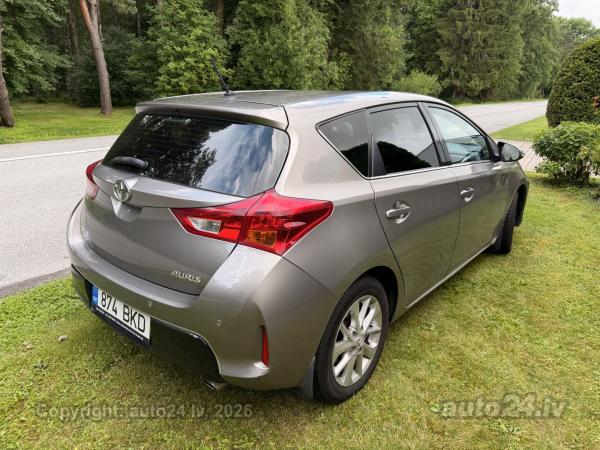 Beige Toyota Auris 2013 in Tallinn, with an engine capacity of 1.60 L and mileage of 118 thousand km for 6900 €, photo 2 on AUTOMOTO.COM.LV