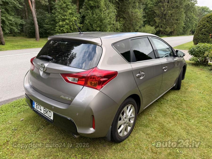 Smilšu krāsa Toyota Auris 2013 Tallina, ar dzinēja tilpumu 1.60 L un nobraukumu 118 tūkst. km par 6900 €, foto 3 vietnē AUTOMOTO.COM.LV
