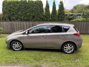 Smilšu krāsa Toyota Auris 2013 Tallina, ar dzinēja tilpumu 1.60 L un nobraukumu 118 tūkst. km par 6900 €, foto 4 vietnē AUTOMOTO.COM.LV