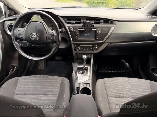 Beige Toyota Auris 2013 in Tallinn, with an engine capacity of 1.60 L and mileage of 118 thousand km for 6900 €, photo 4 on AUTOMOTO.COM.LV