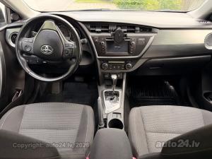 Smilšu krāsa Toyota Auris 2013 Tallina, ar dzinēja tilpumu 1.60 L un nobraukumu 118 tūkst. km par 6900 €, foto 5 vietnē AUTOMOTO.COM.LV