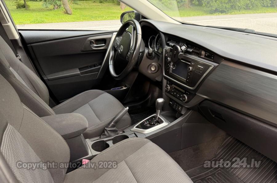 Smilšu krāsa Toyota Auris 2013 Tallina, ar dzinēja tilpumu 1.60 L un nobraukumu 118 tūkst. km par 6900 €, foto 8 vietnē AUTOMOTO.COM.LV