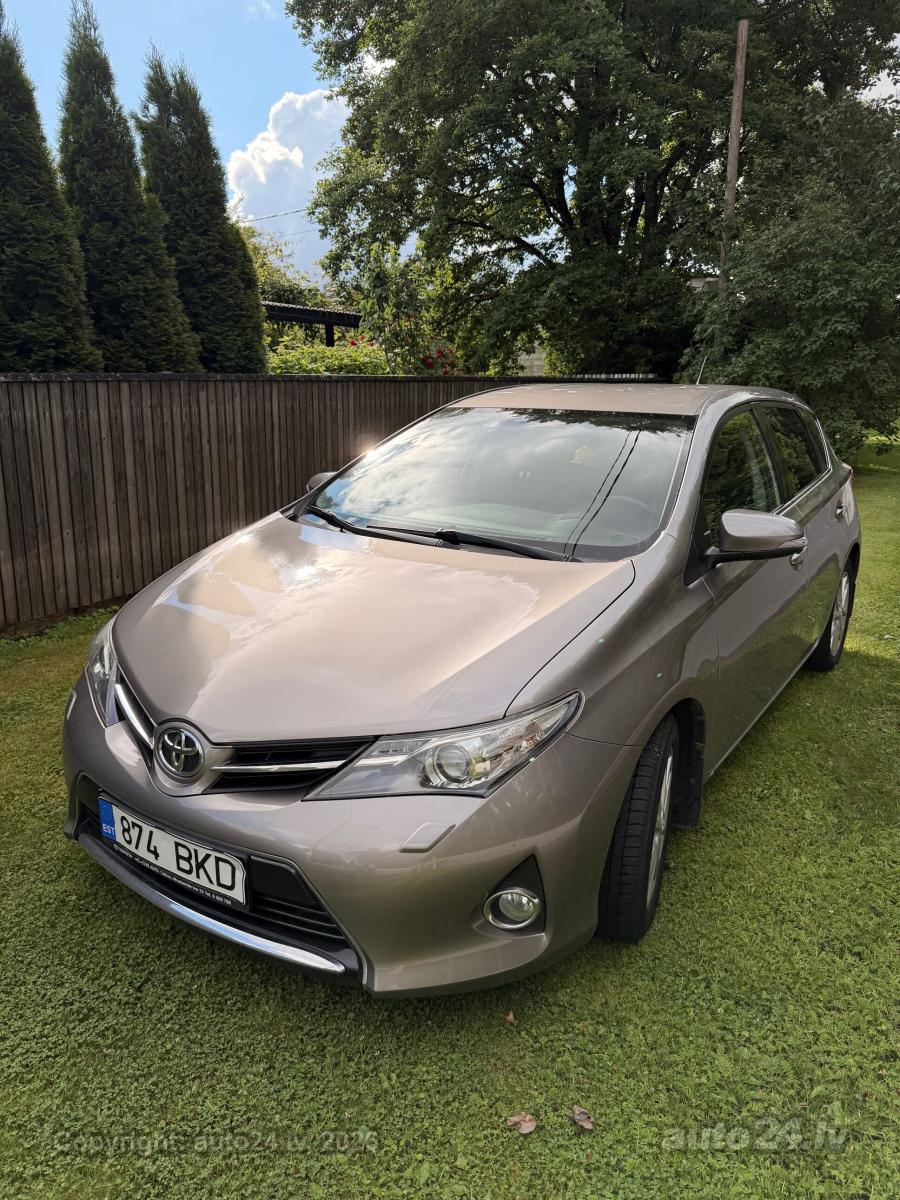 Smilšu krāsa Toyota Auris 2013 Tallina, ar dzinēja tilpumu 1.60 L un nobraukumu 118 tūkst. km par 6900 €, foto 9 vietnē AUTOMOTO.COM.LV