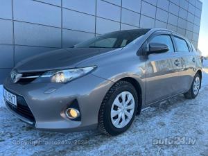 Beige Toyota Auris 2014 in Kuressaare, with an engine capacity of 1.60 L and mileage of 130 thousand km for 9100 €, photo  on AUTOMOTO.COM.LV