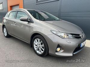 Beige Toyota Auris 2014 in Kuressaare, with an engine capacity of 1.60 L and mileage of 130 thousand km for 9100 €, photo 3 on AUTOMOTO.COM.LV