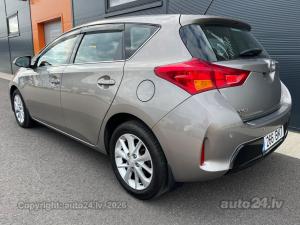 Beige Toyota Auris 2014 in Kuressaare, with an engine capacity of 1.60 L and mileage of 130 thousand km for 9100 €, photo 4 on AUTOMOTO.COM.LV