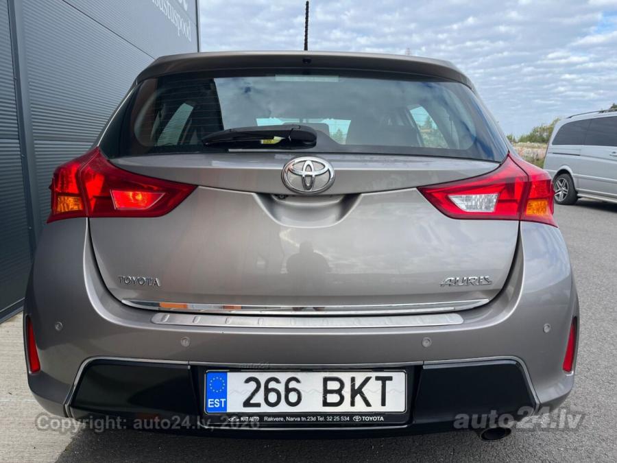 Beige Toyota Auris 2014 in Kuressaare, with an engine capacity of 1.60 L and mileage of 130 thousand km for 9100 €, photo 5 on AUTOMOTO.COM.LV