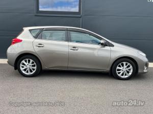 Beige Toyota Auris 2014 in Kuressaare, with an engine capacity of 1.60 L and mileage of 130 thousand km for 9100 €, photo 7 on AUTOMOTO.COM.LV