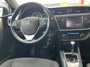 Beige Toyota Auris 2014 in Kuressaare, with an engine capacity of 1.60 L and mileage of 130 thousand km for 9100 €, photo 12 on AUTOMOTO.COM.LV