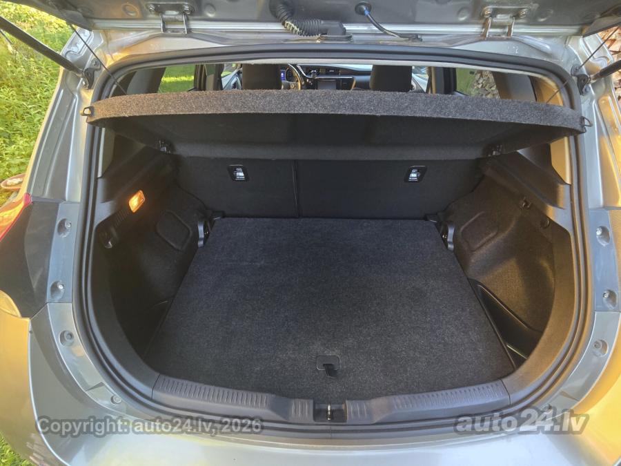 Бежевый Тойота Аурис 2015 в Таллин, объемом двигателя 1.20 л и пробегом 133 тыс. км за 10900 €, фото 10 на AUTOMOTO.COM.LV